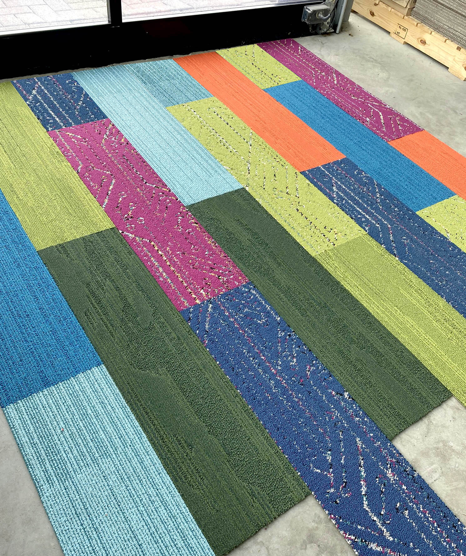 TeppichfliesenOutlet.de - AAA Shuffle It Skinny Planks - Shades of Color